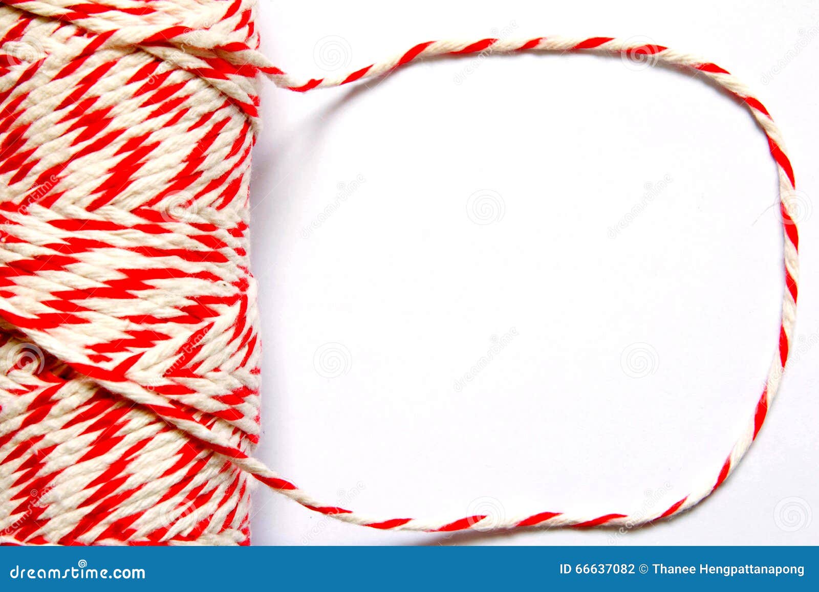Witte En Rode Draad Op Witte Achtergrond Stock Foto - Image of kader ...