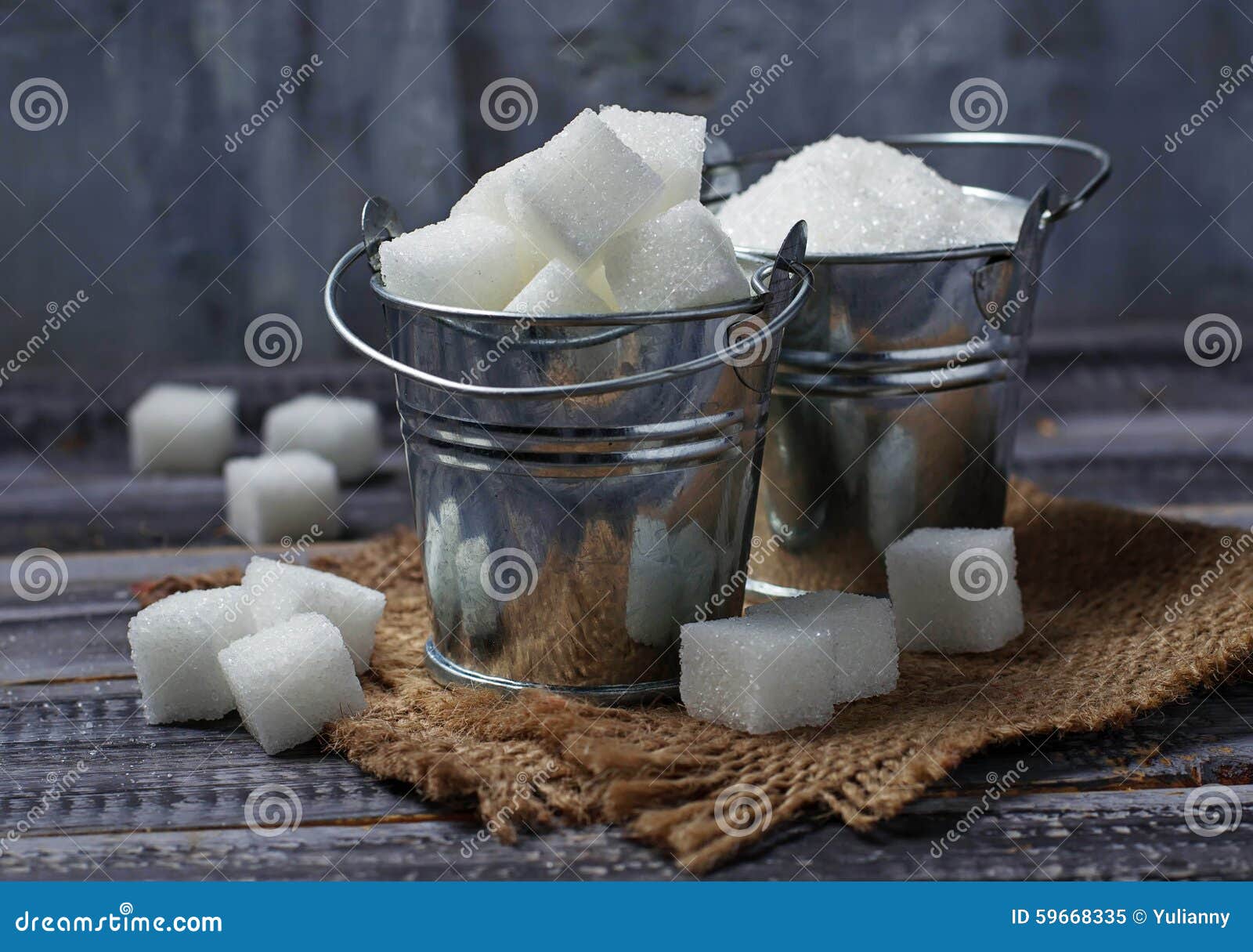 Witte Geraffineerde Suiker in Ijzeremmer Stock Afbeelding - Image of ...