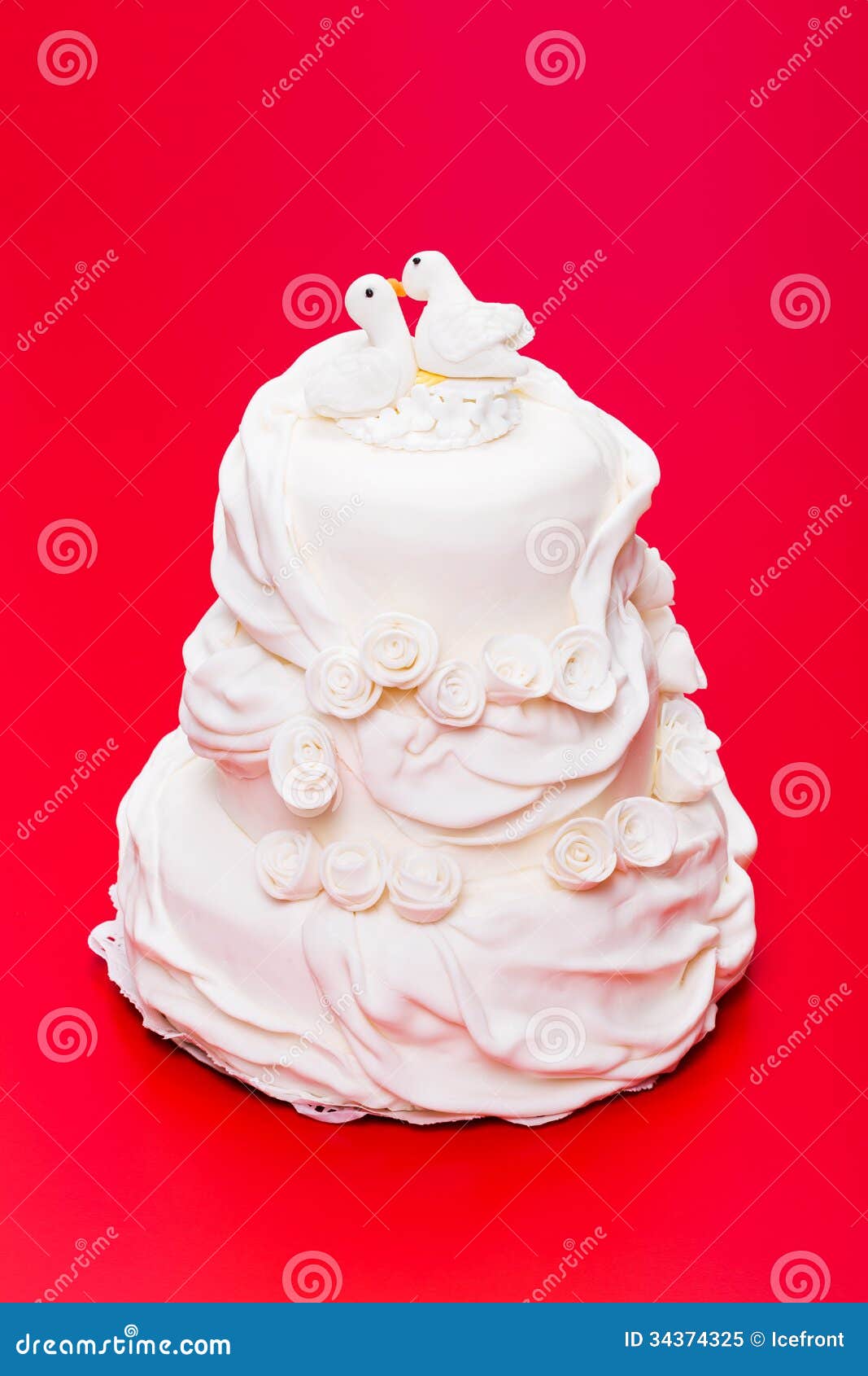 Witte Huwelijkscake Met Vogel Topper Stock Afbeelding - Image of vogels ...