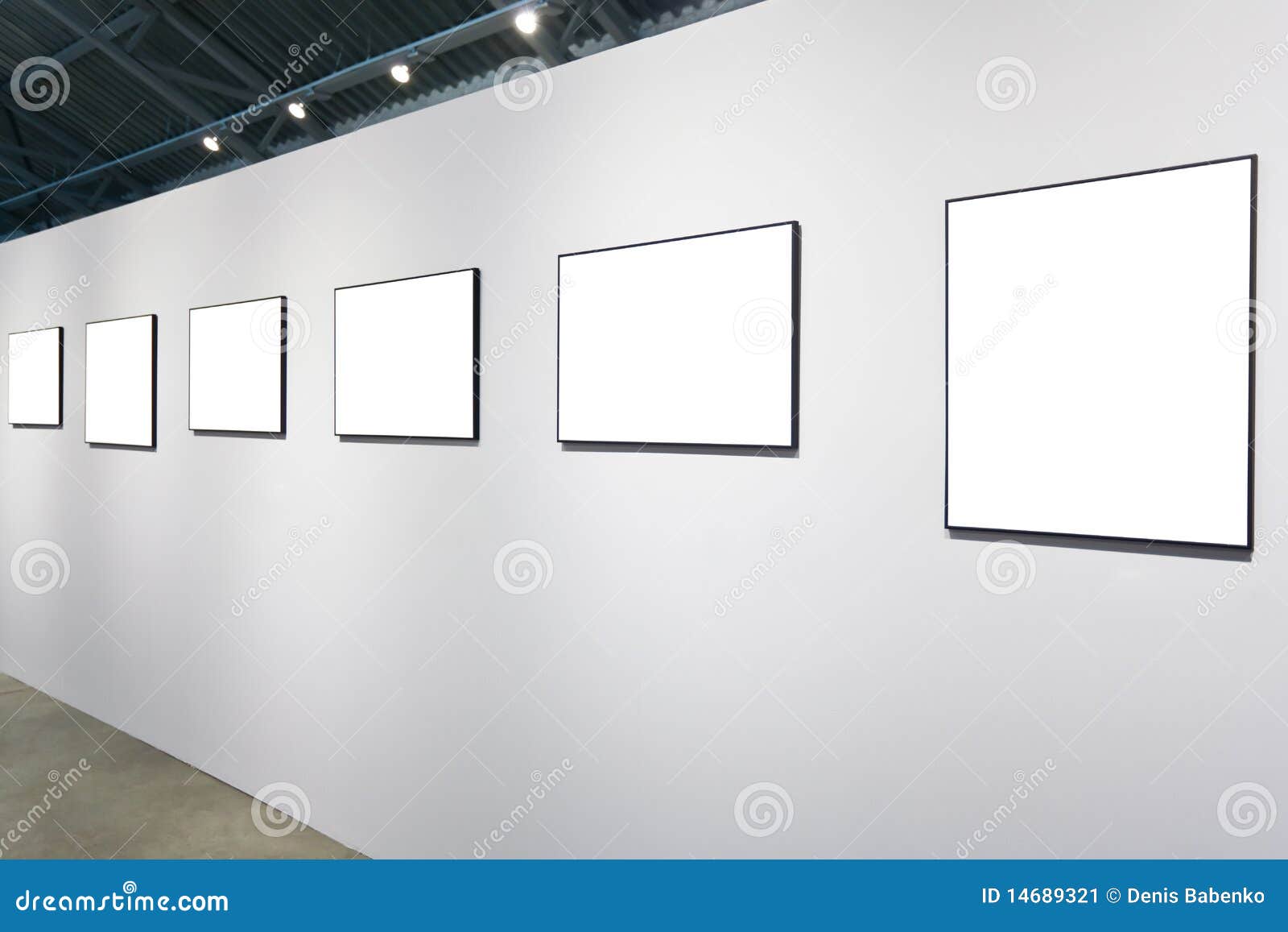 Witte Muur in Museum Met Frames Stock Afbeelding - Image of canvas ...