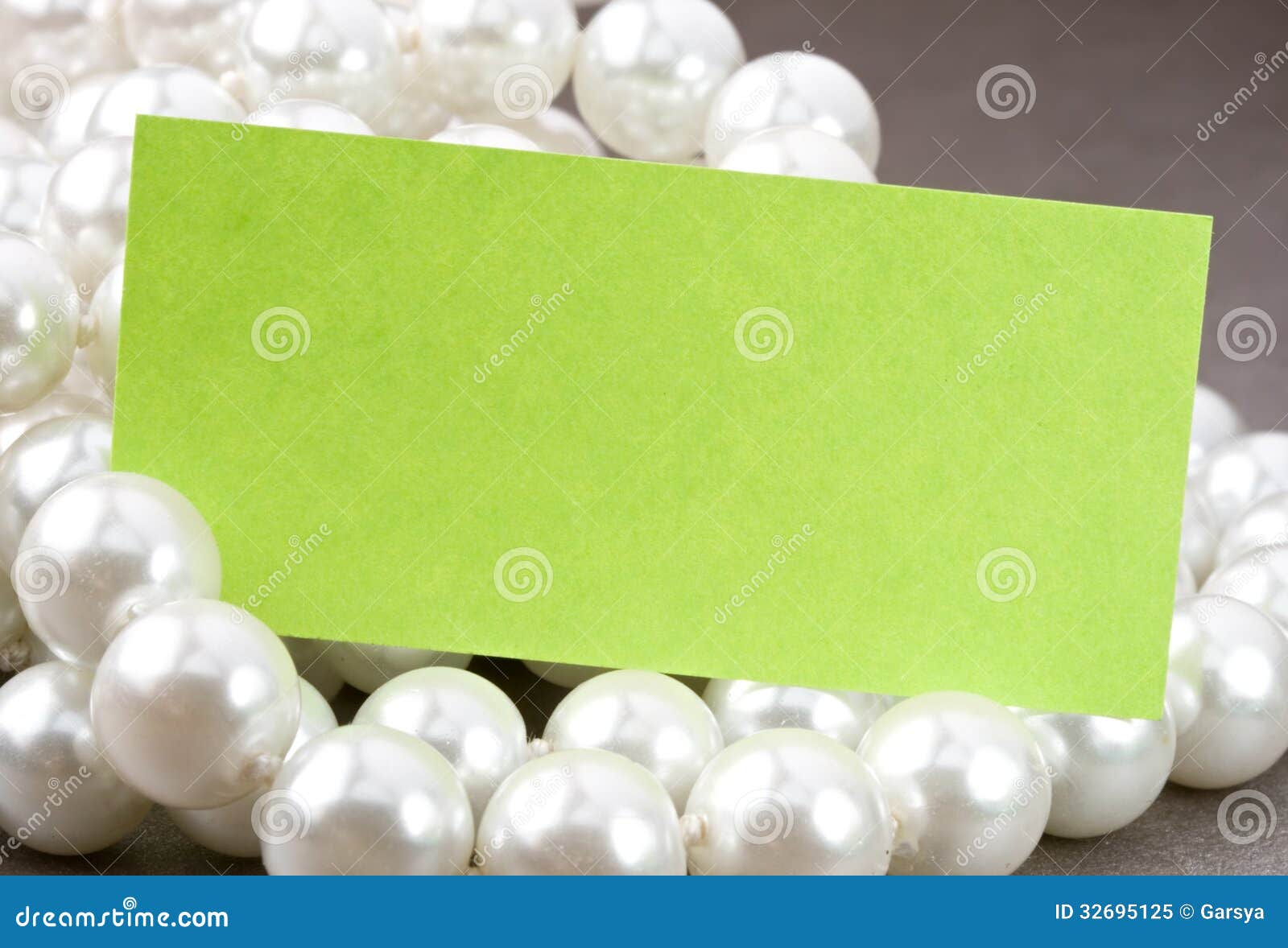 Witte parel stock afbeelding. Image of elegant, manier - 32695125