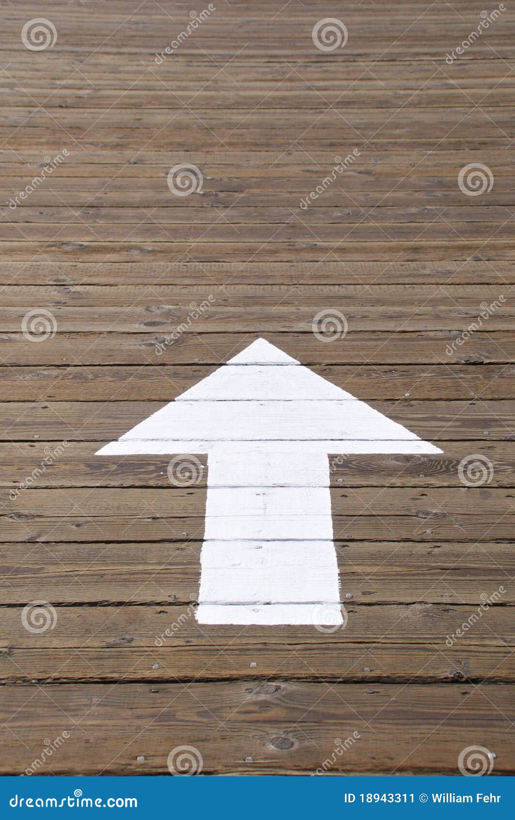 Witte pijl op pijler stock afbeelding. Image of richting - 18943311