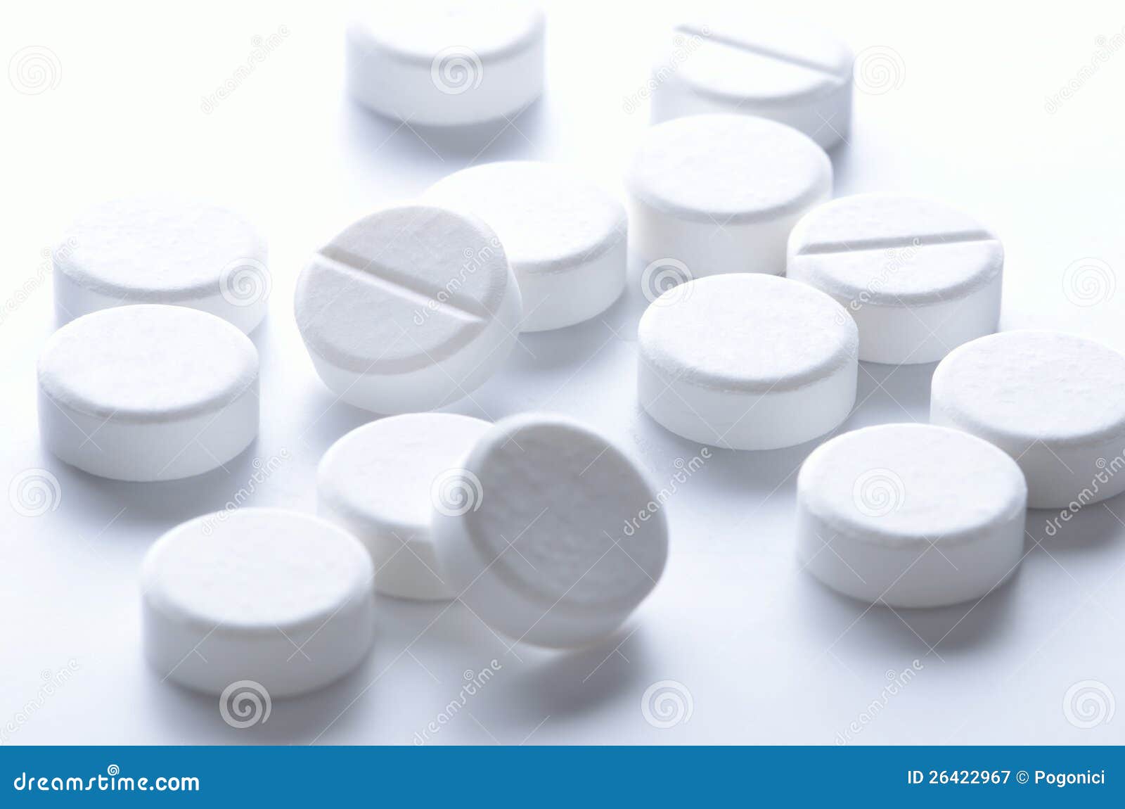 Witte pillen stock afbeelding. Image of geneesmiddel - 26422967