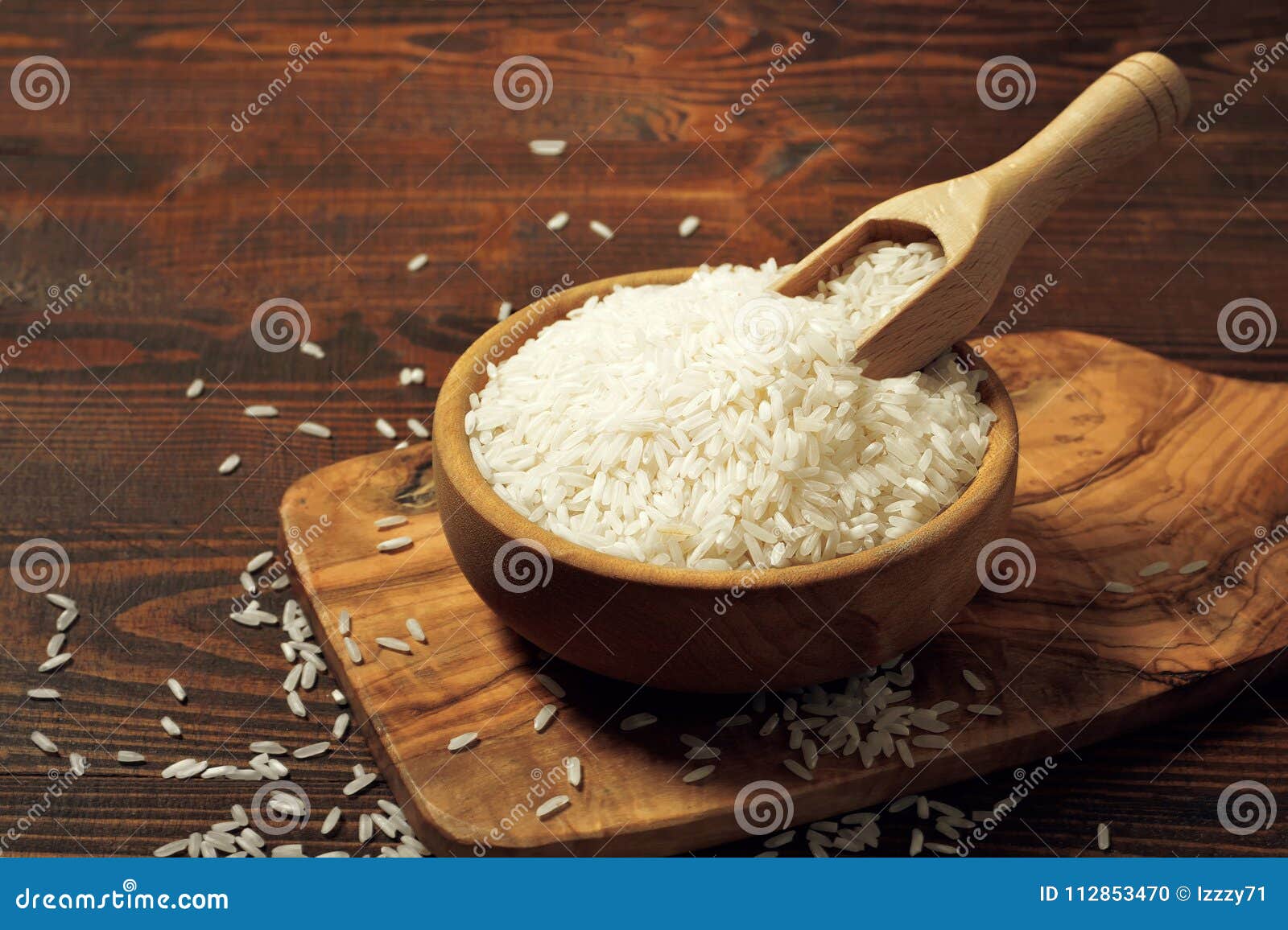 Witte rijst in kom stock foto. Image of droog, graangewas - 112853470