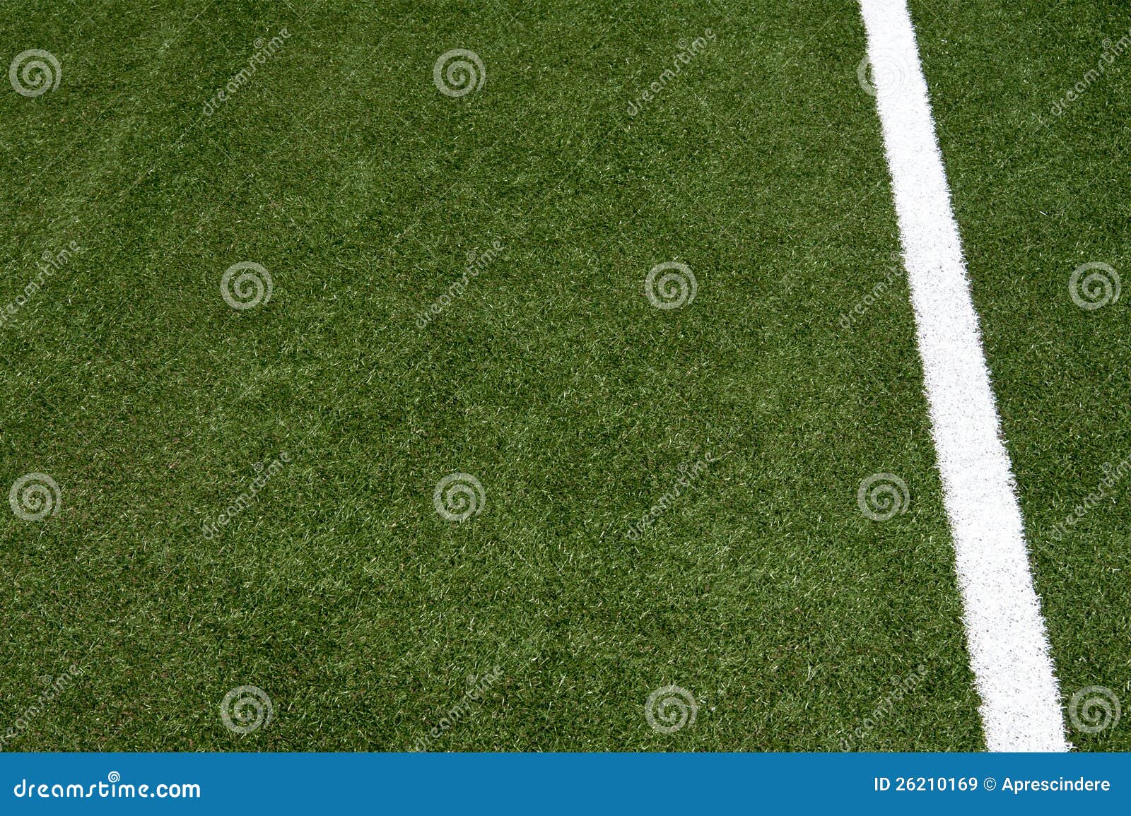 Witte Streep Op Het Voetbalgebied Stock Afbeelding - Image of spel ...