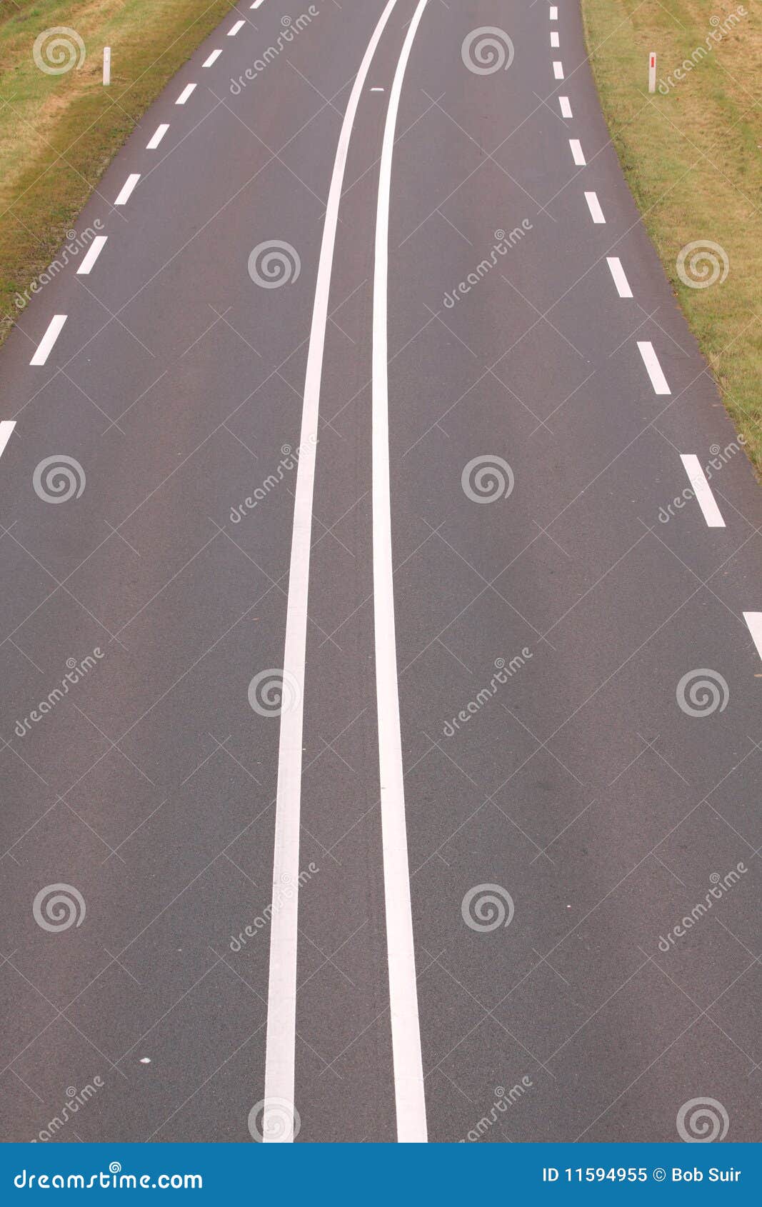 Witte strepen stock afbeelding. Image of geteerd, kromme - 11594955