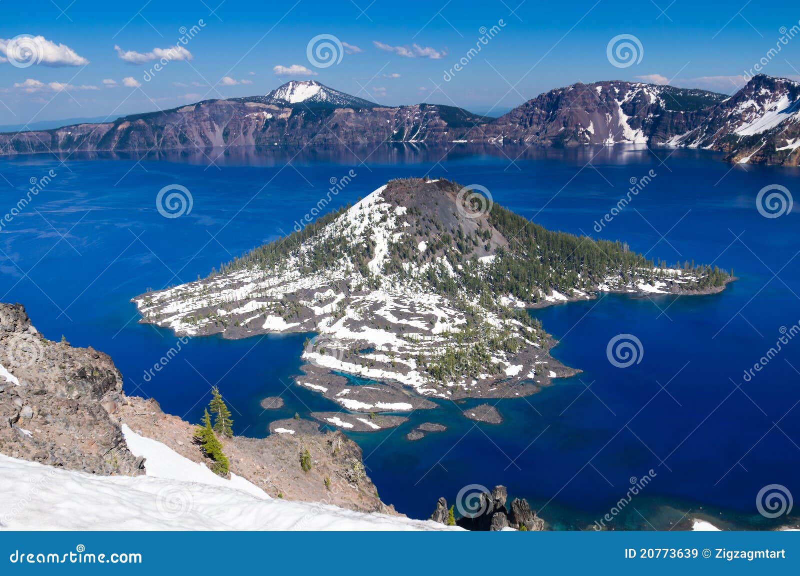 Wizard Island in Crater Lake Stock Image - Image of water, park: 20773639