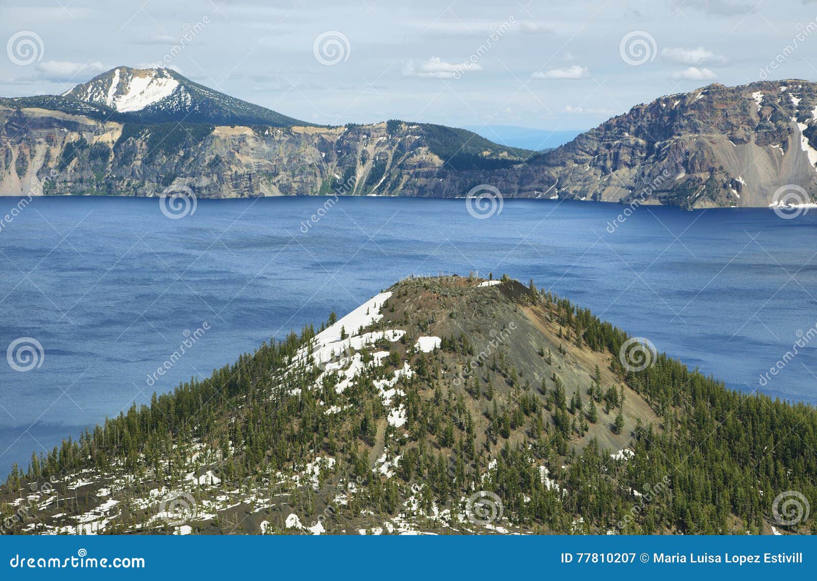 Wizard Island on Crater Lake Stock Image - Image of outdoors, caldera ...