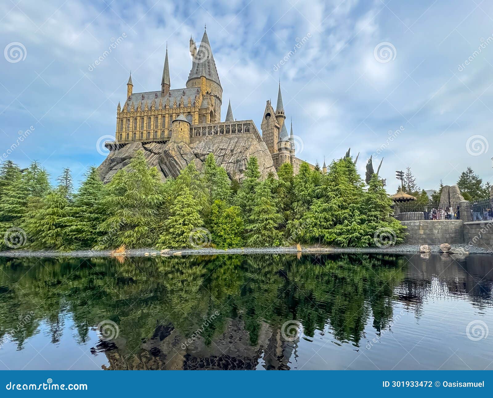 The Wizarding World of Harry Potter at Hogwarts Castle at Universal ...