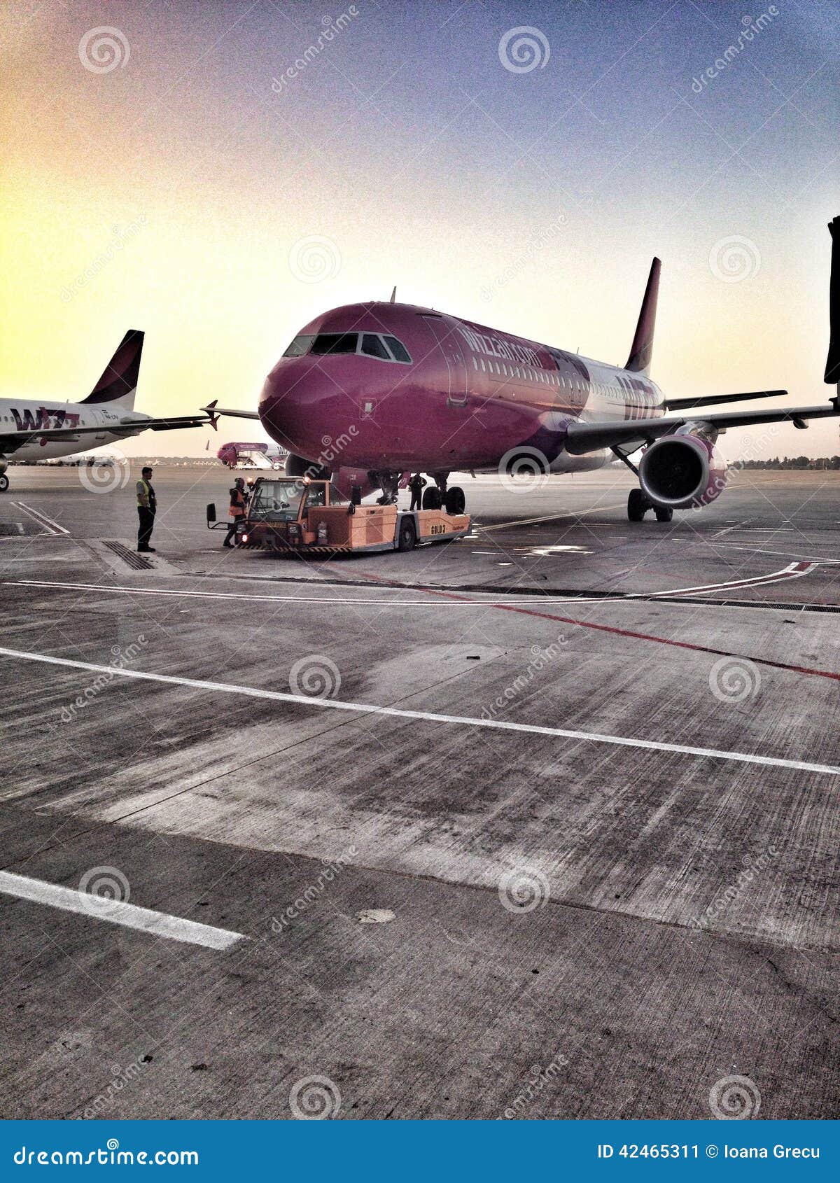 Wizz Air Plane at Boarding Gate Editorial Photo - Image of tarmac ...