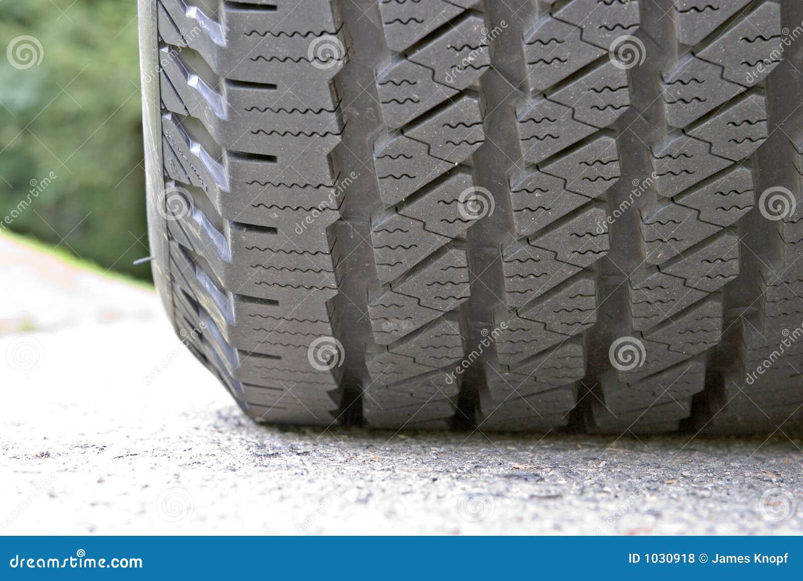 Wo Der Gummi Die Straße Trifft. Stockfoto - Bild von kraft, arbeit: 1030918