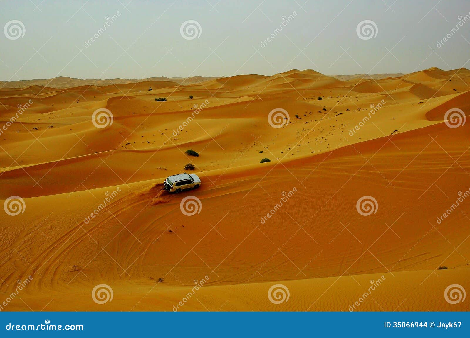 Woestijn Safari Dubai stock foto. Image of zand, aandrijving - 35066944