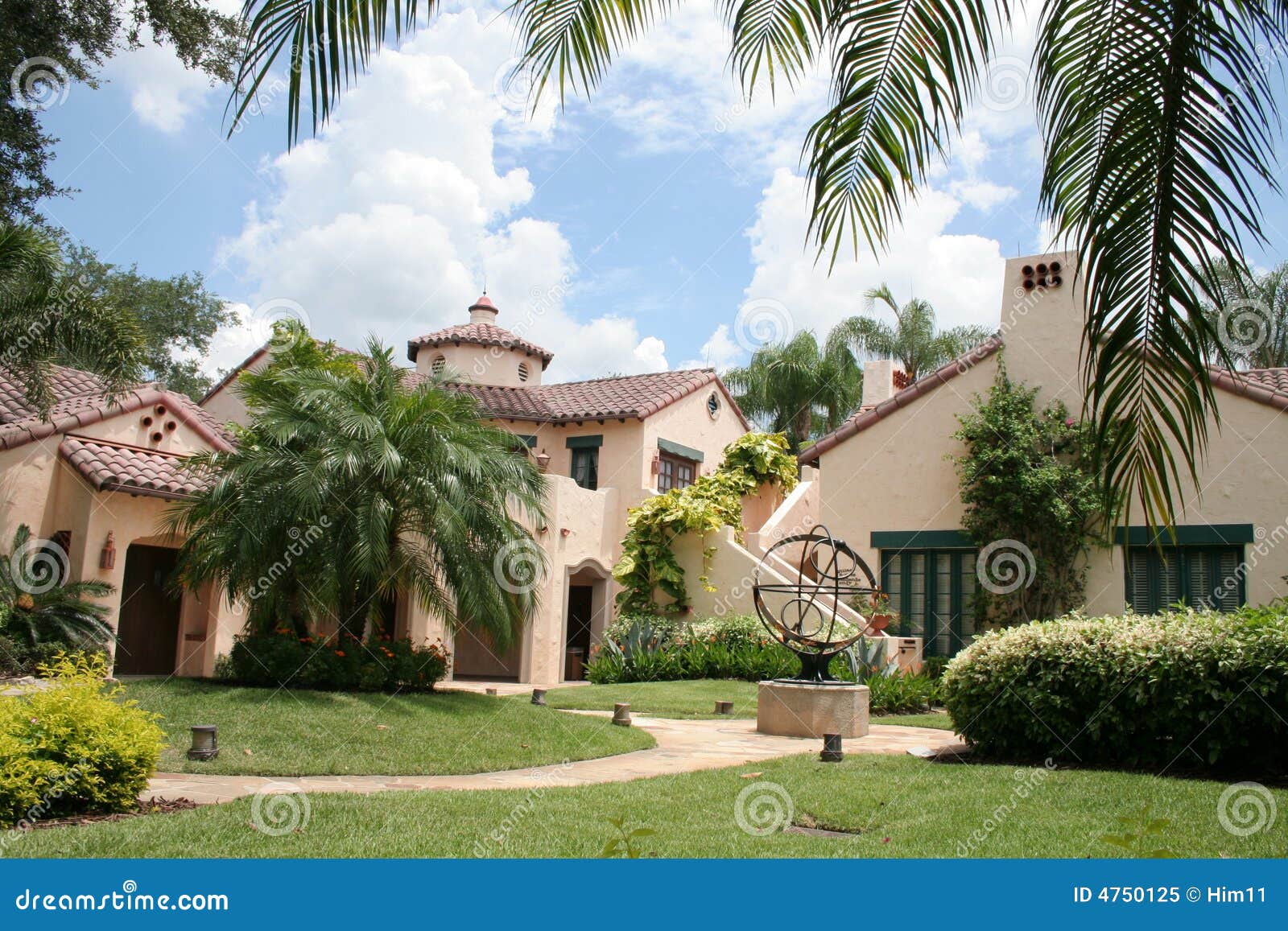 Wohnsitz stockbild. Bild von glas, bäume, baum, kugel - 4750125