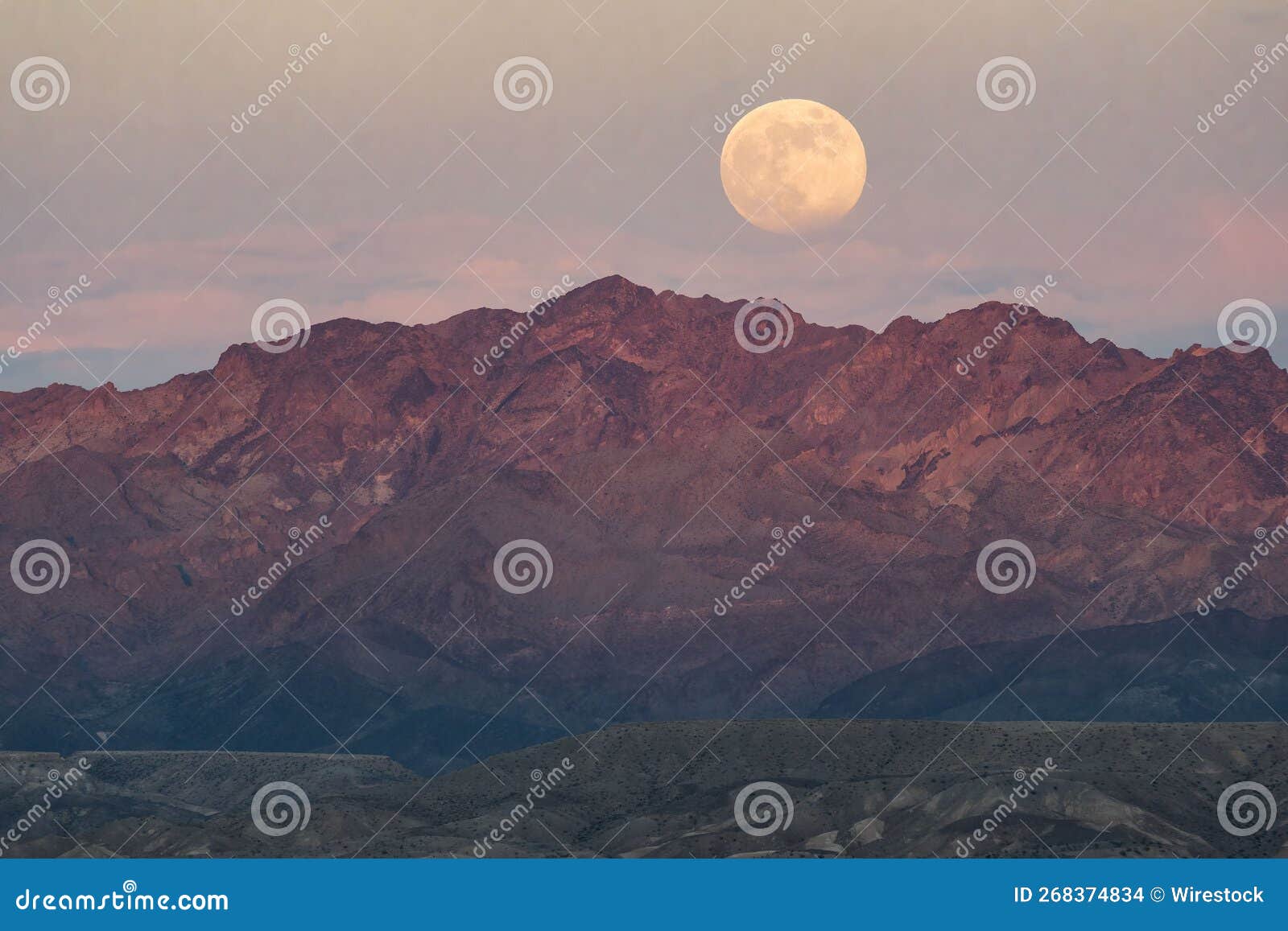 Wolf Moon Rising Above Lake Mead Stock Photo - Image of lake, mead ...