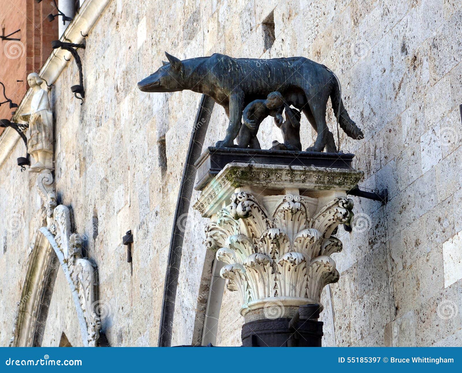 Wolf Und Romulus Remus Sculpture, Siena, Italien Stockbild - Bild von ...