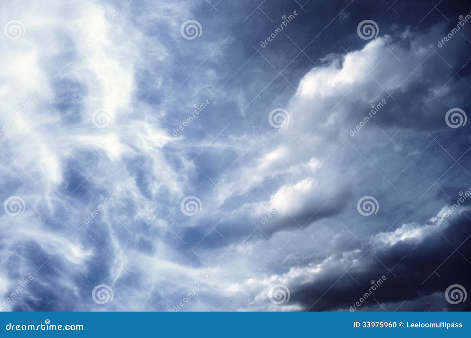 Wolk stock foto. Image of hemels, lucht, luchtig, nave - 33975960