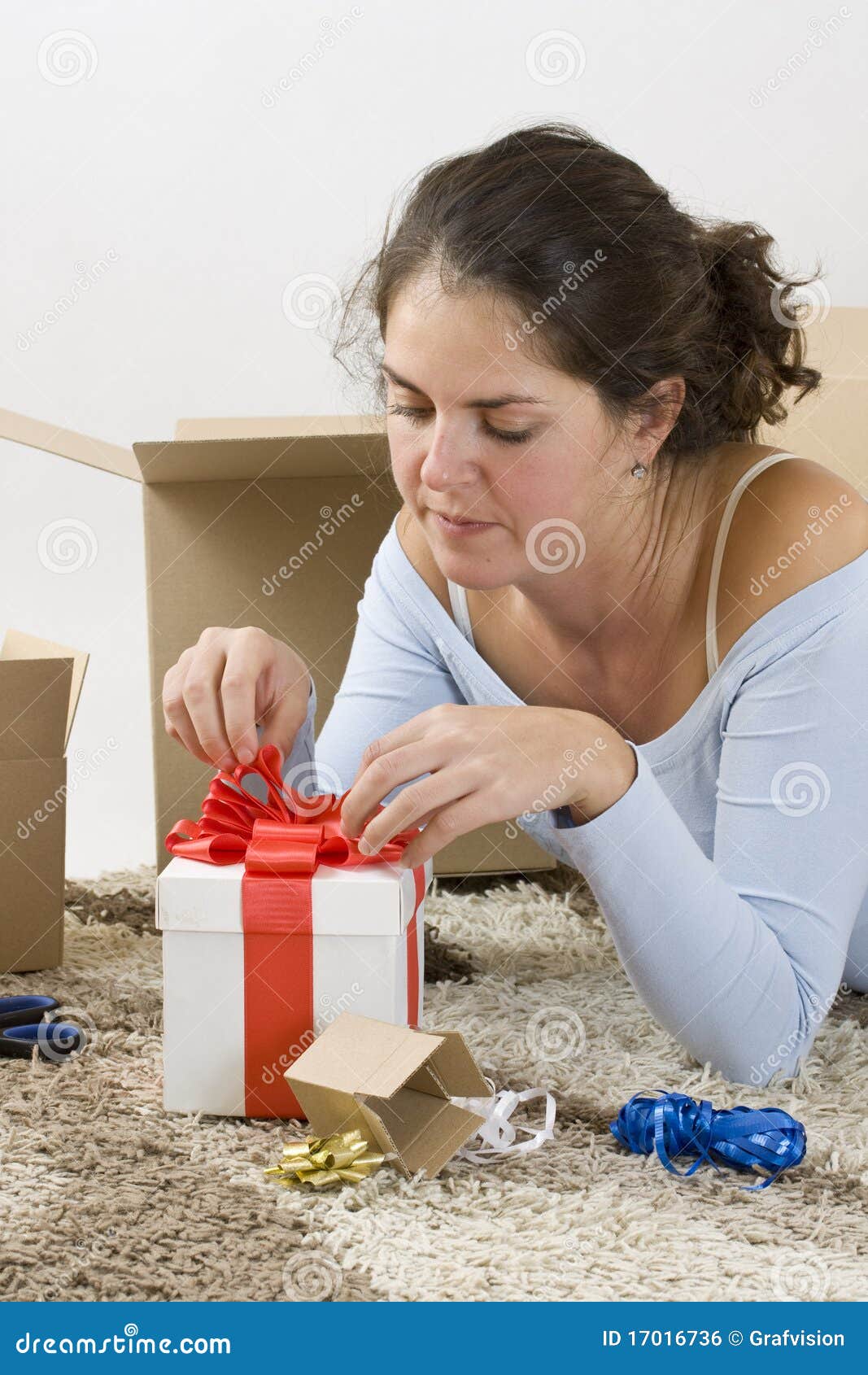 Womam prepare a gift stock photo. Image of gold, heat - 17016736