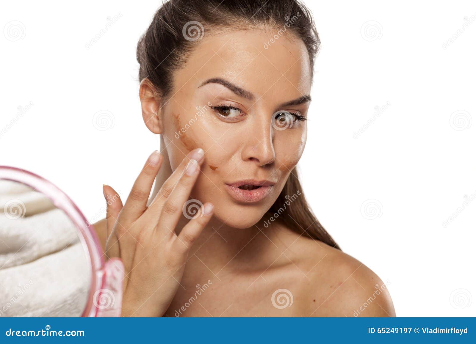 Woman applying foundation stock image. Image of primer - 65249197