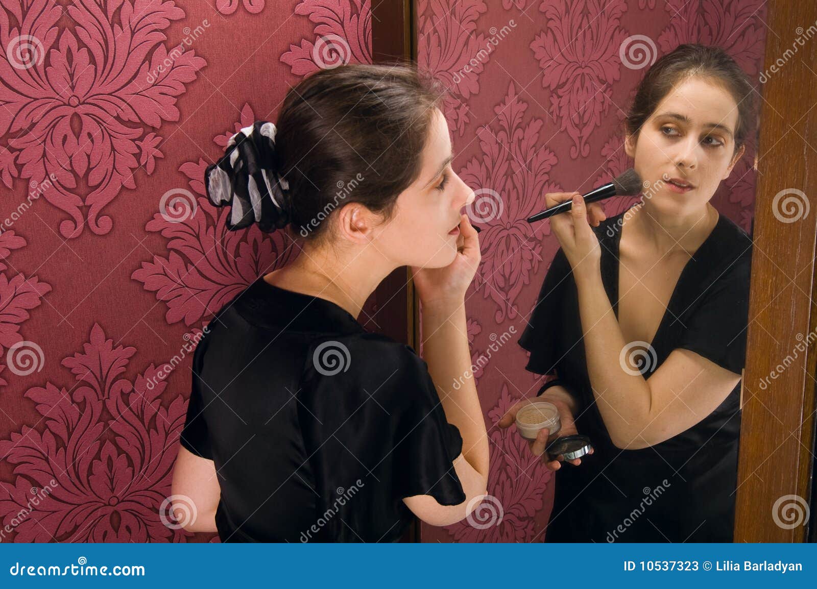 WOMAN APPLYING MAKEUP stock image. Image of skin, makeup - 10537323