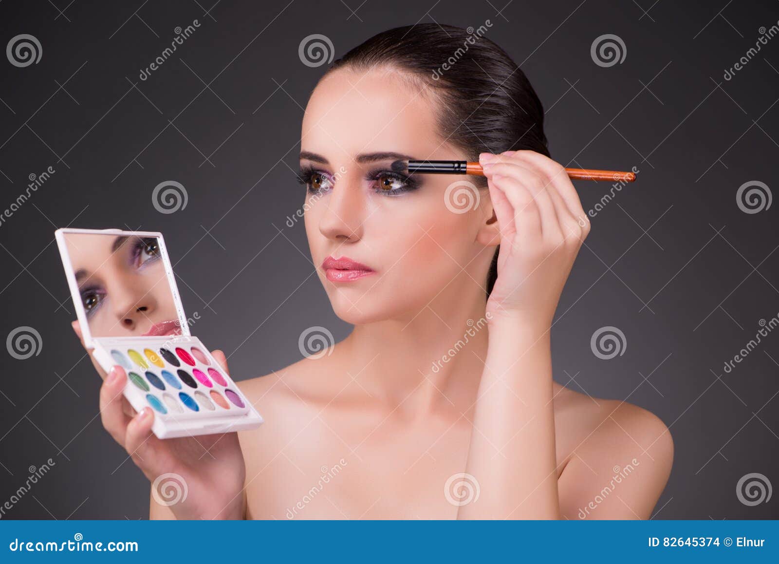 The Woman Applying Shadows in Beauty Concept Stock Photo - Image of ...