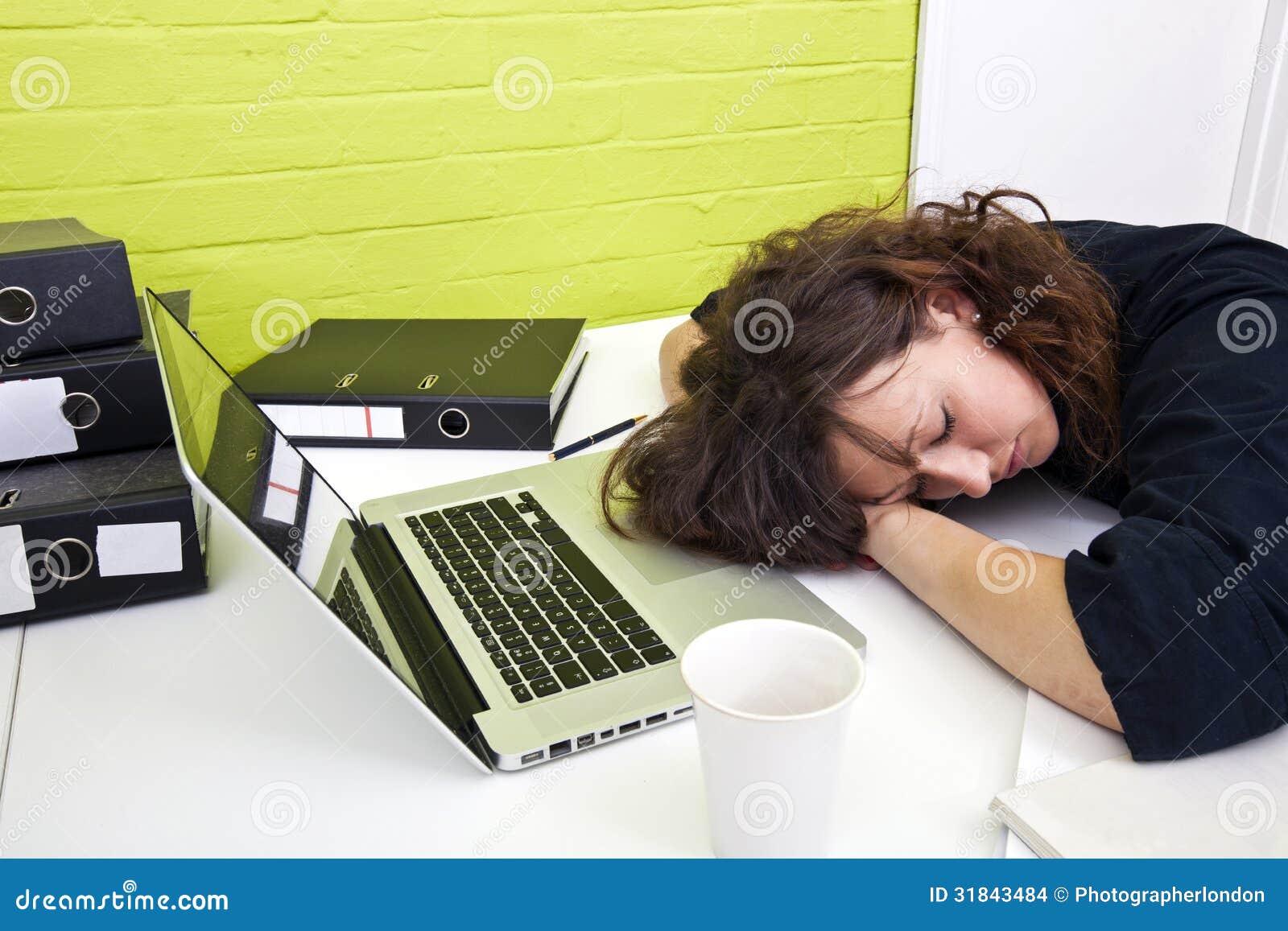 Woman asleep at her desk stock photo. Image of notes - 31843484