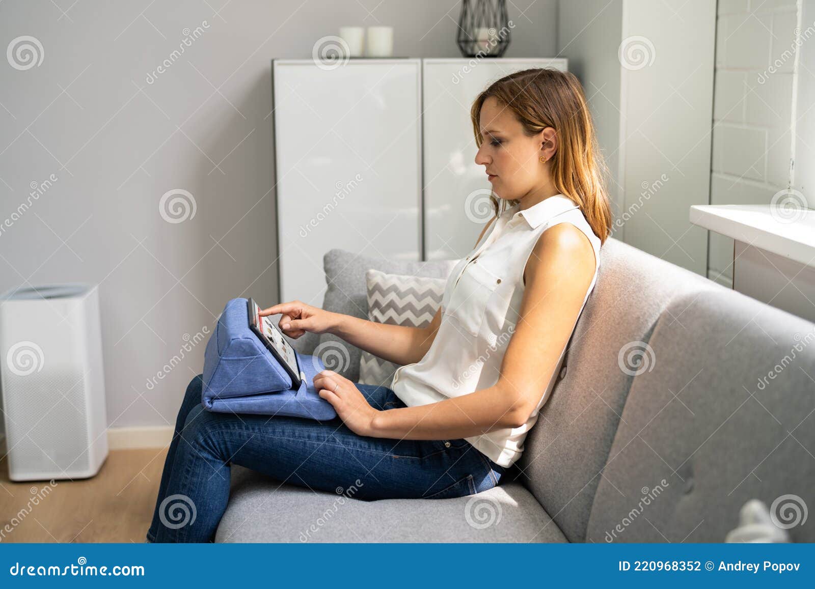 Woman Avoiding Neck Pain Sitting Stock Photo - Image of back, young ... Woman Avoiding Neck Pain Sitting Stock Photo - Image of back, young ...