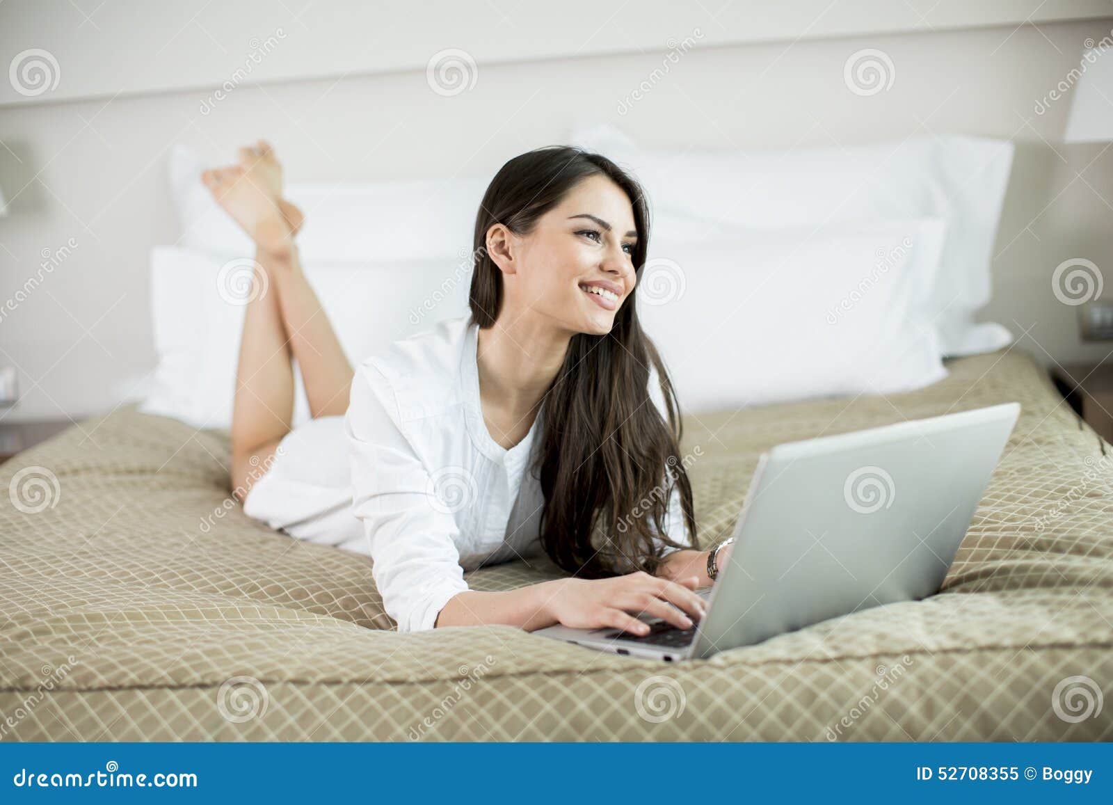 Woman in the Bed with Laptop Stock Image - Image of adult, laying: 52708355