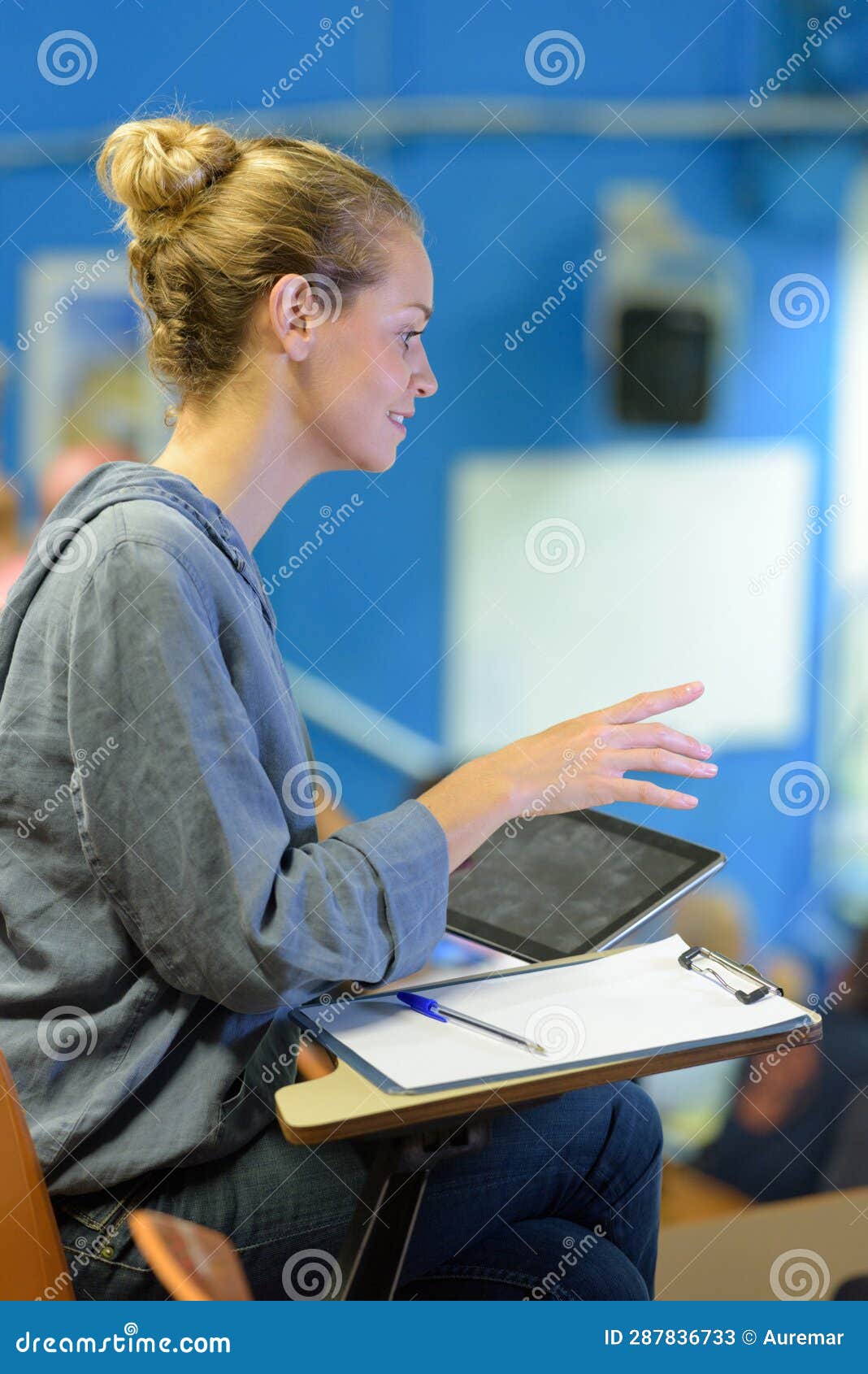Woman Bidding in Auction Hall Stock Image - Image of bidding, woman ...