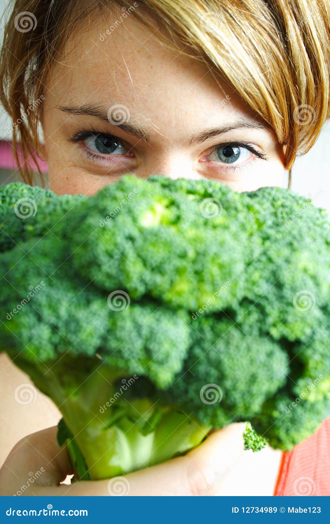 Woman with broccoli stock image. Image of clothing, meal - 12734989