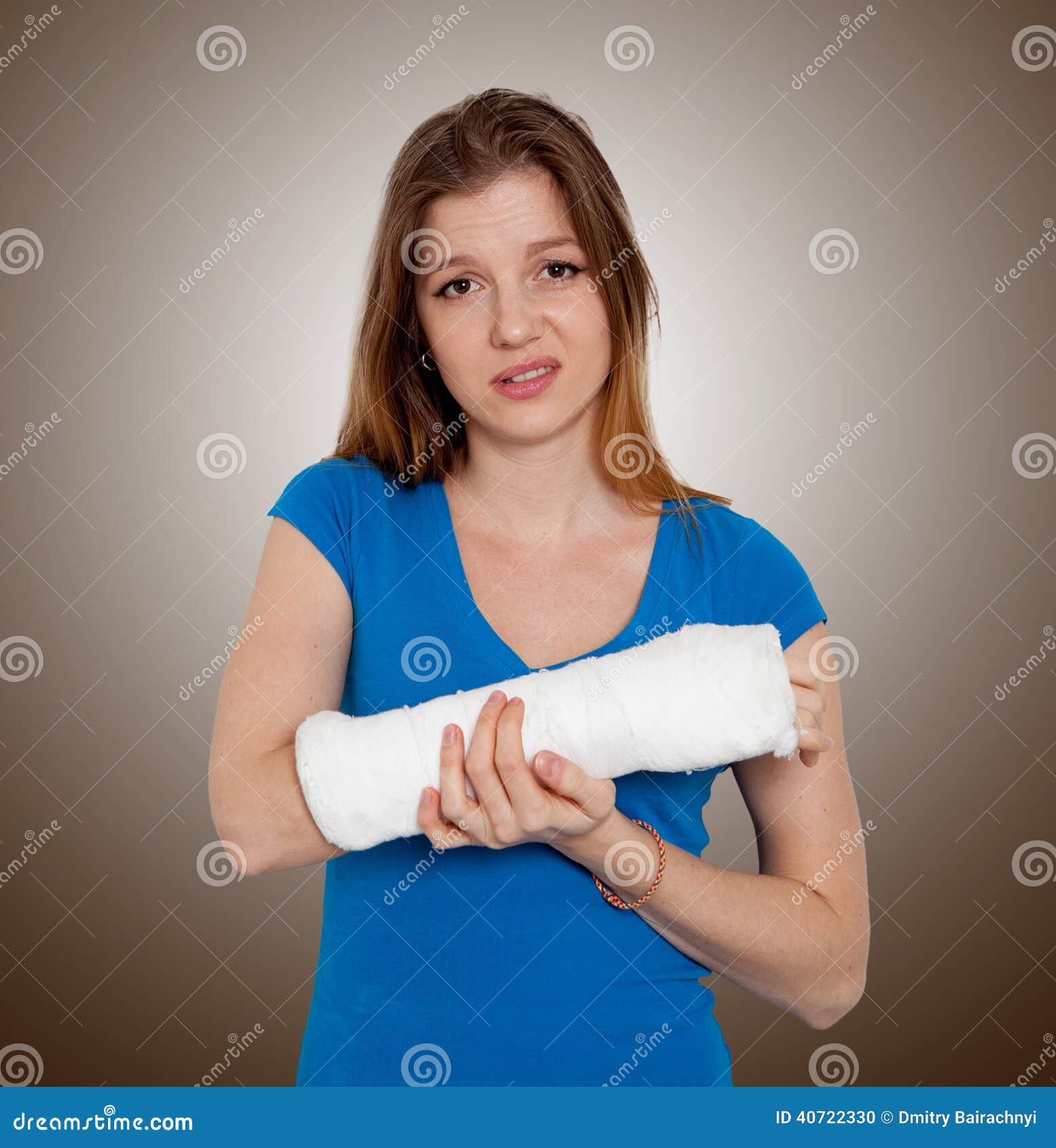 Woman with broken hand stock photo. Image of woman, injury - 40722330