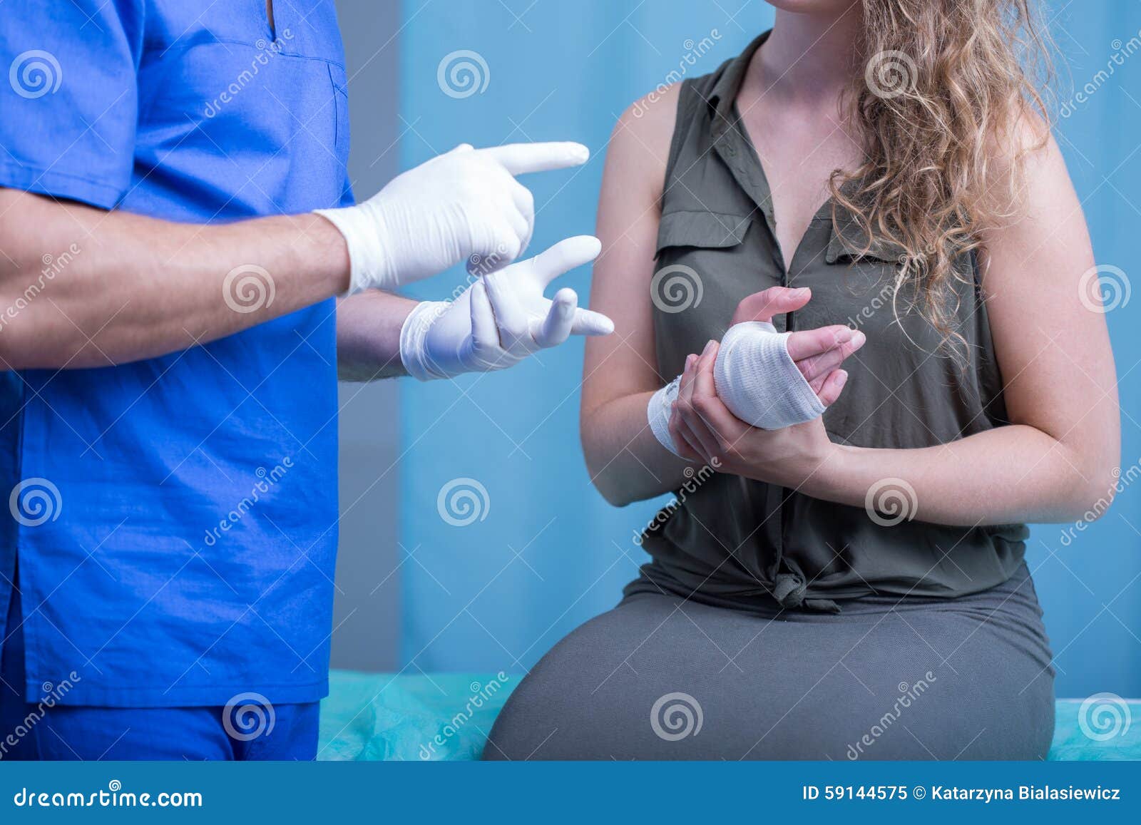 Woman with broken hand stock image. Image of women, doctor - 59144575