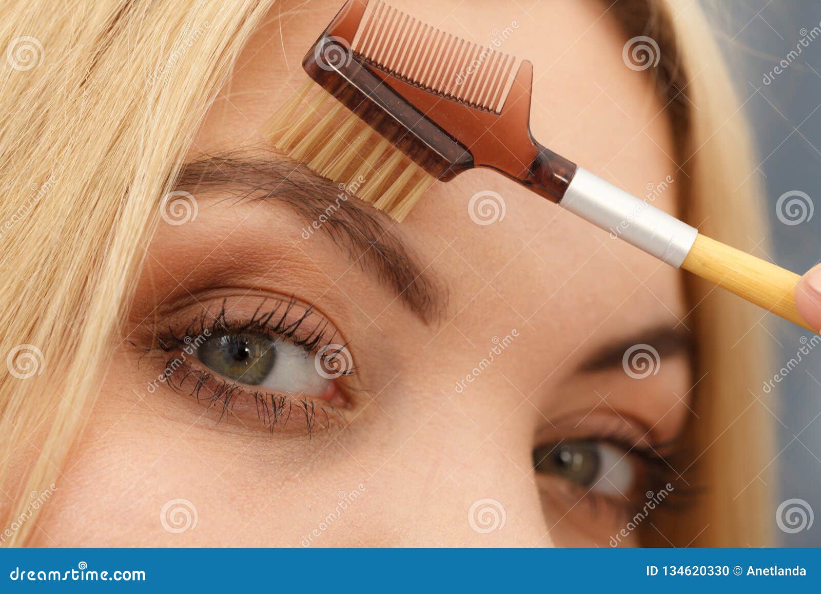 Woman Brushing Her Eyebrows Stock Photo - Image of face, tools: 134620330