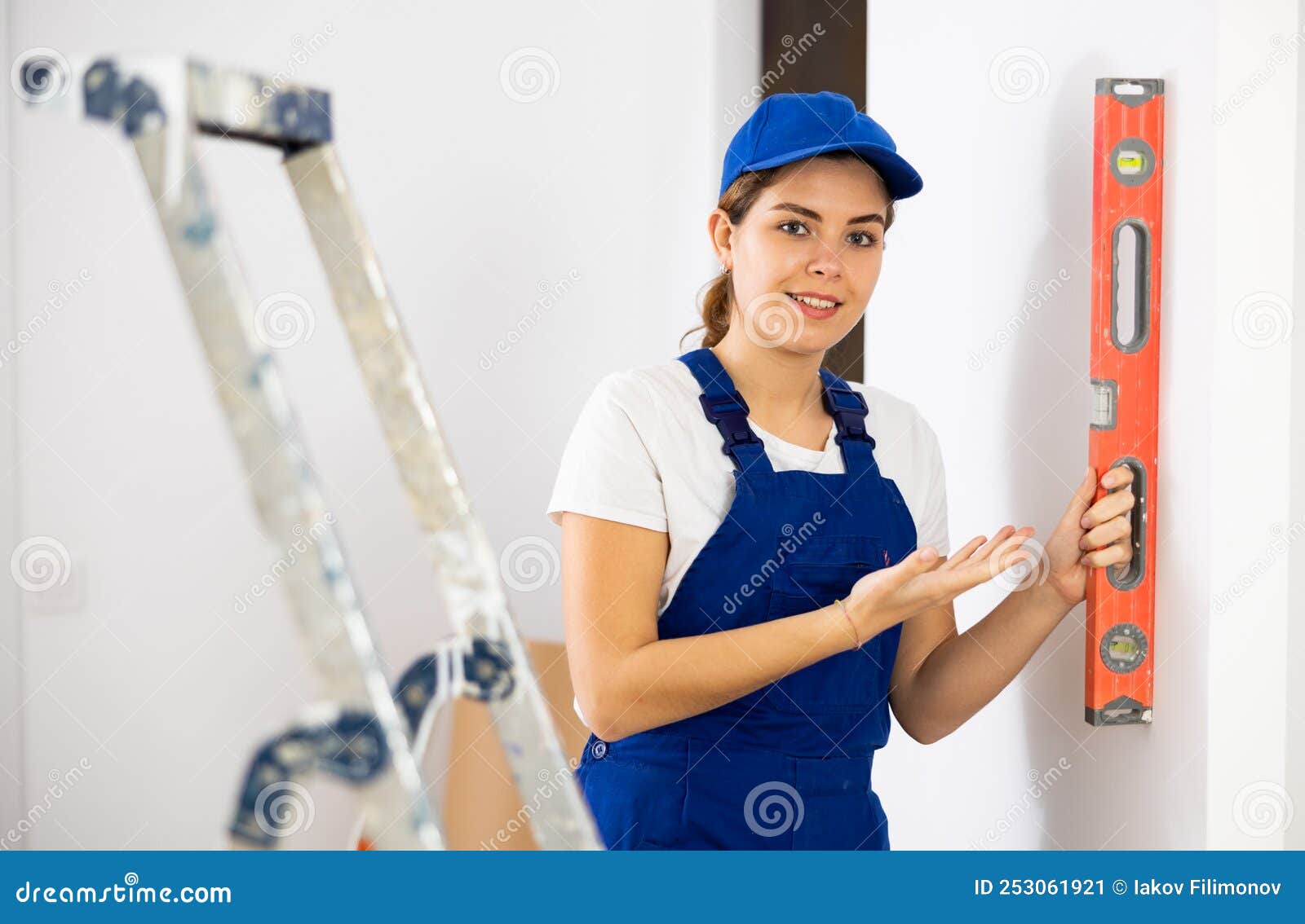 Woman Builder Using Building Level Measures the Vertical of Wall Stock ...