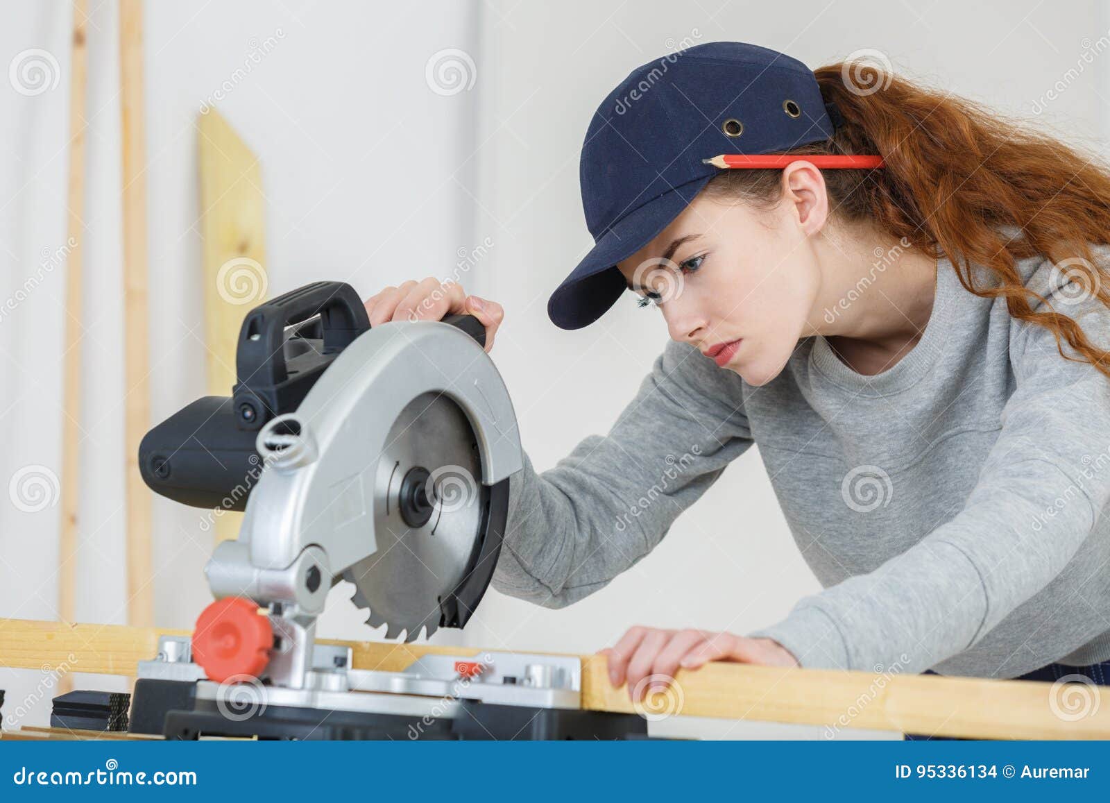 Woman carpenter doing job stock photo. Image of cabinetry - 95336134