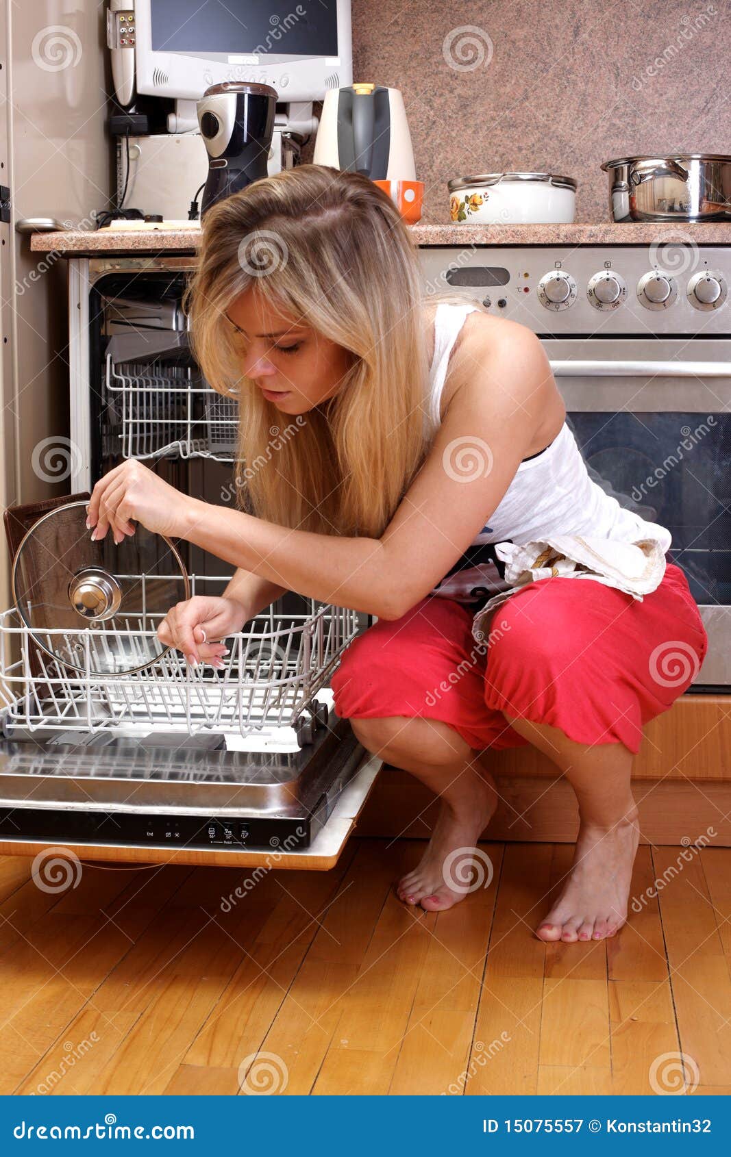 Woman cleaning kitchen stock image. Image of hand, caucasian - 15075557