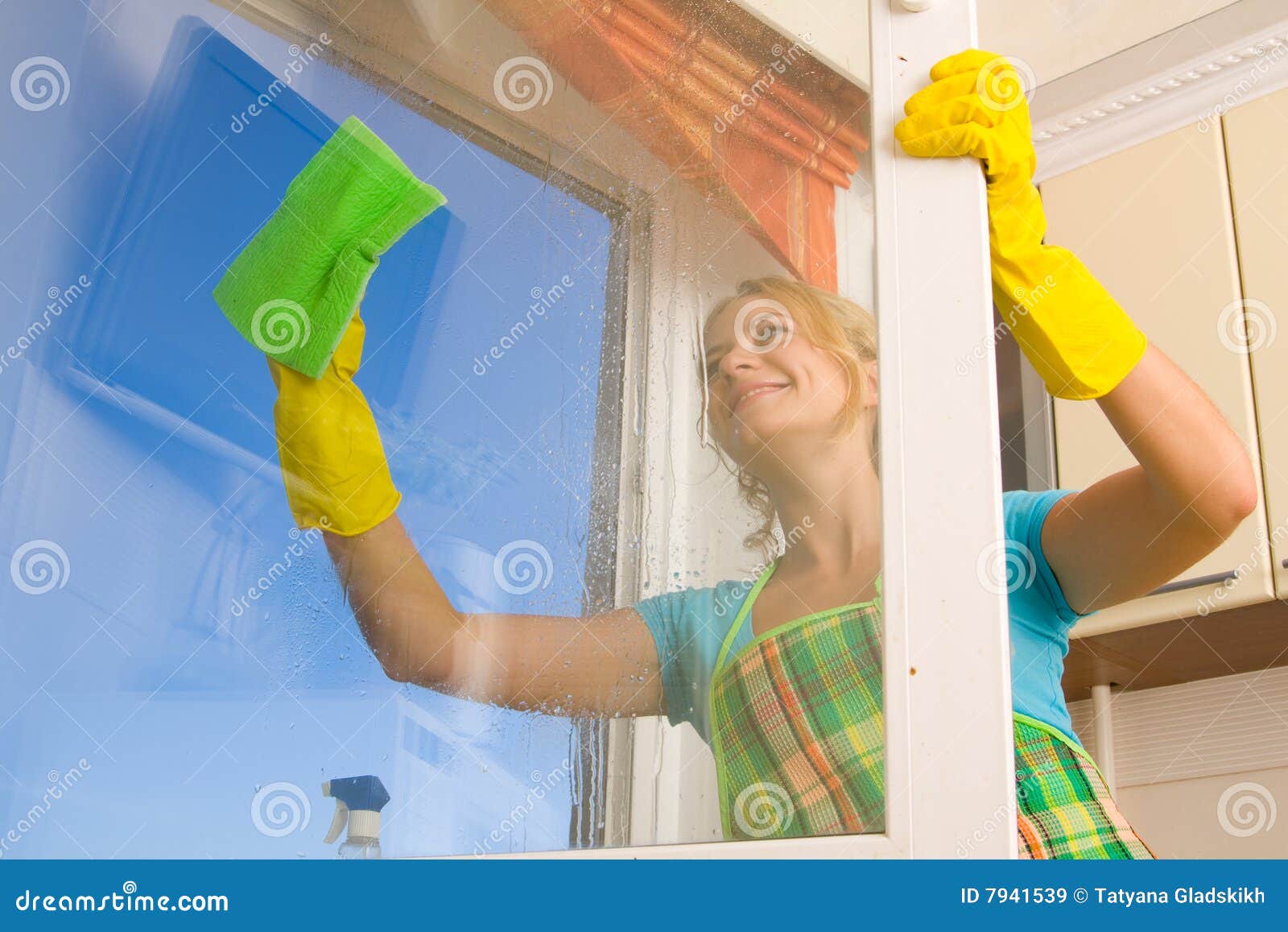 Woman cleaning a window stock image. Image of front, hygiene - 7941539