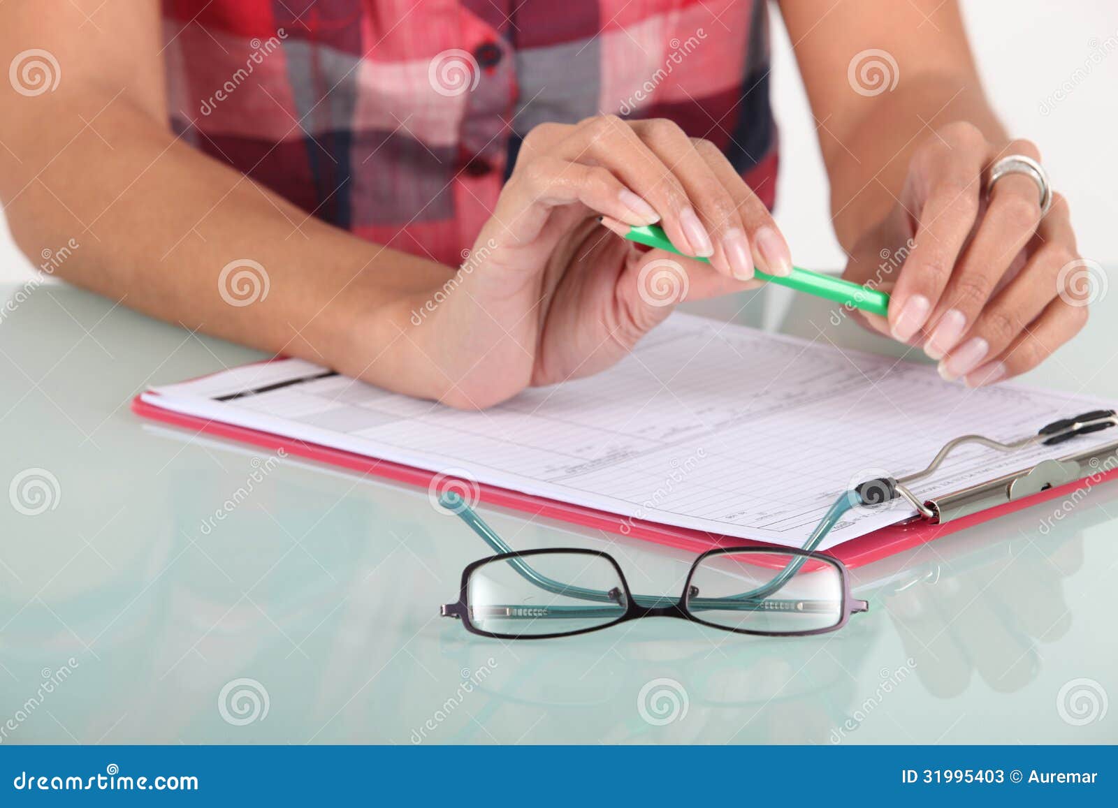 Woman completing a form stock image. Image of applicant - 31995403