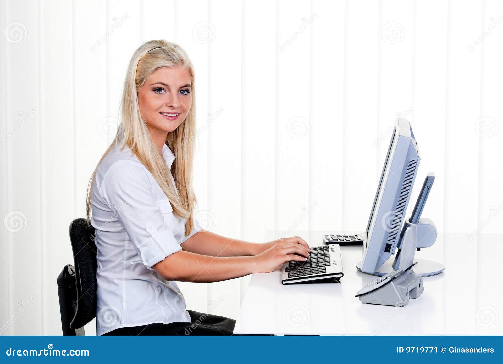 Woman with Computer in Office Stock Image - Image of entrepreneur ...