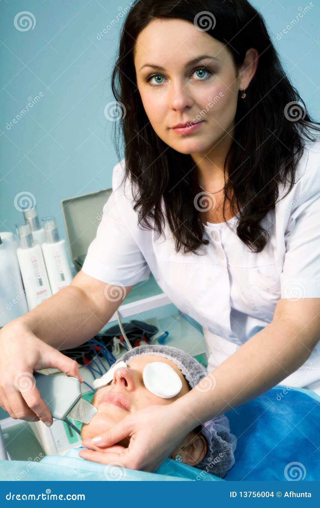 Woman Cosmetologist To Work Stock Photo - Image of beauty, human: 13756004