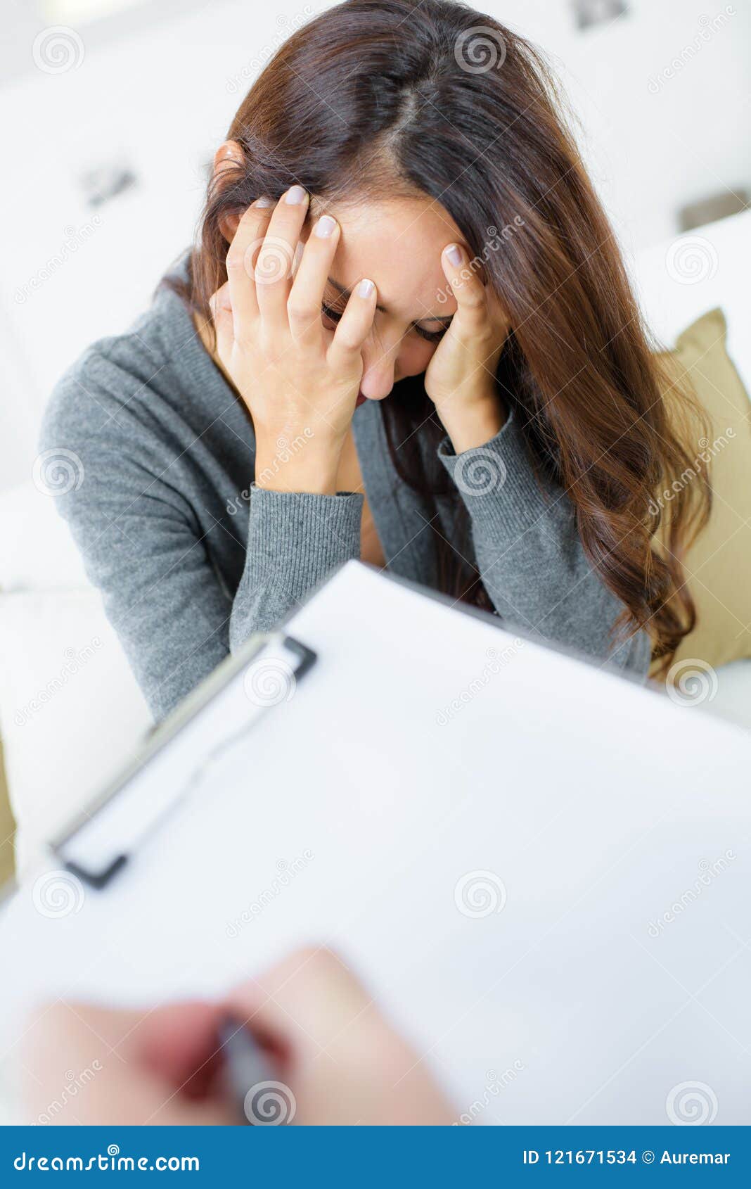Woman crying in therapy stock photo. Image of handed - 121671534