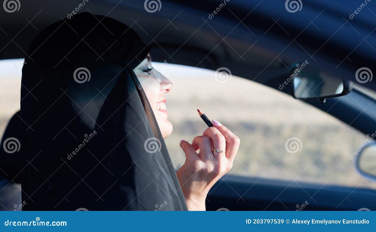 Woman Doing Makeup in Car Late for Work Stock Image - Image of driving ...