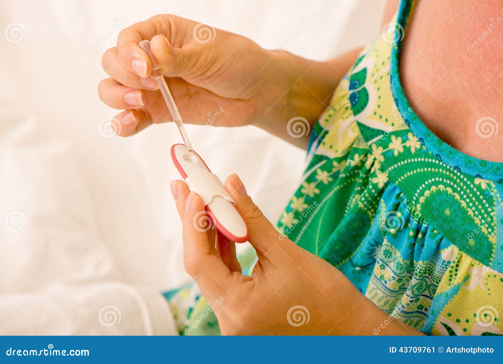 Woman doing pregnancy test stock image. Image of bedroom - 43709761