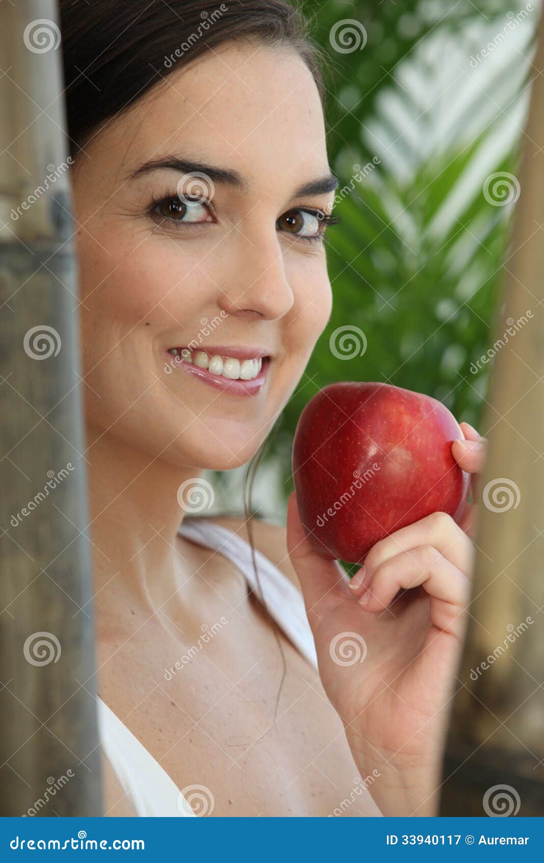 Woman eating a red apple stock image. Image of hand, dentistry - 33940117
