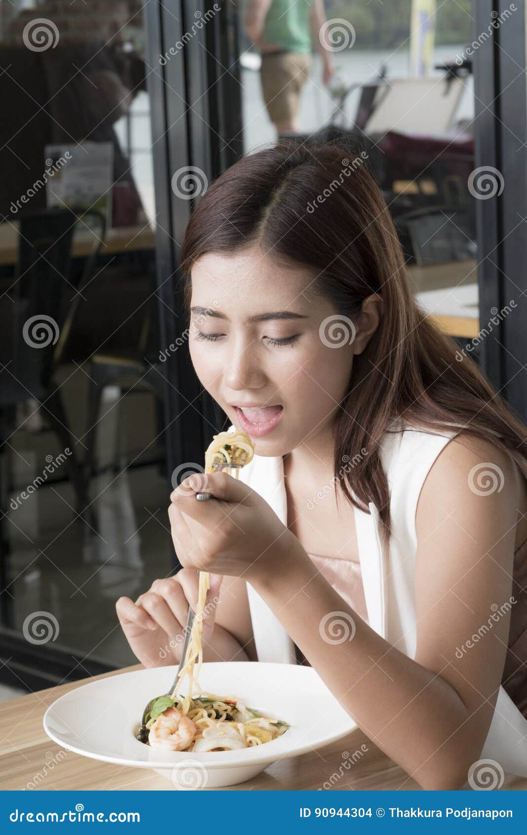Woman are Eating Spaghetti. Stock Photo - Image of delicious, lunch ...