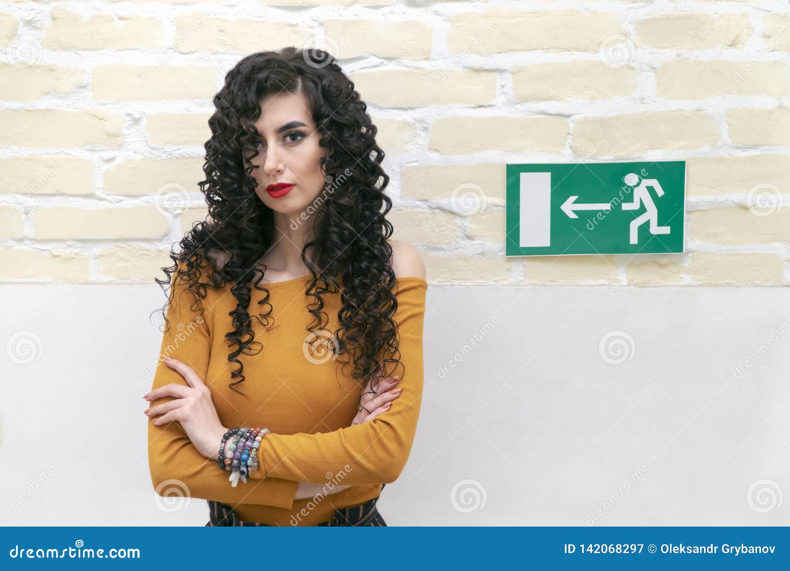 Woman at the exit sign stock image. Image of allowed - 142068297