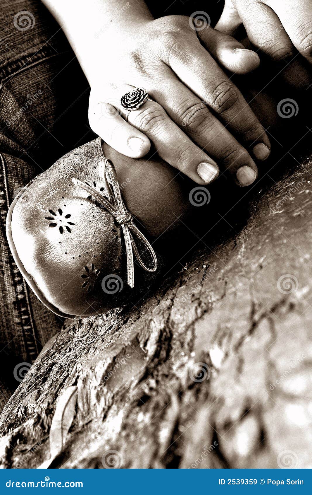 Woman feet resting stock image. Image of feet, wood, finger - 2539359