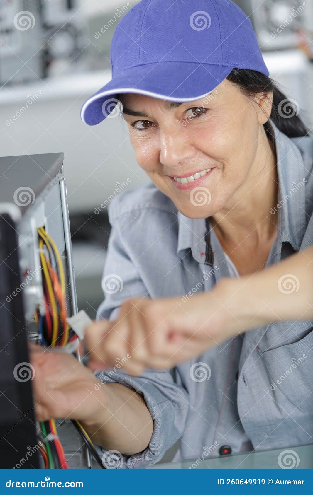 Woman Fixing Pc Component in Service Center Stock Image - Image of tool, engineer: 260649919