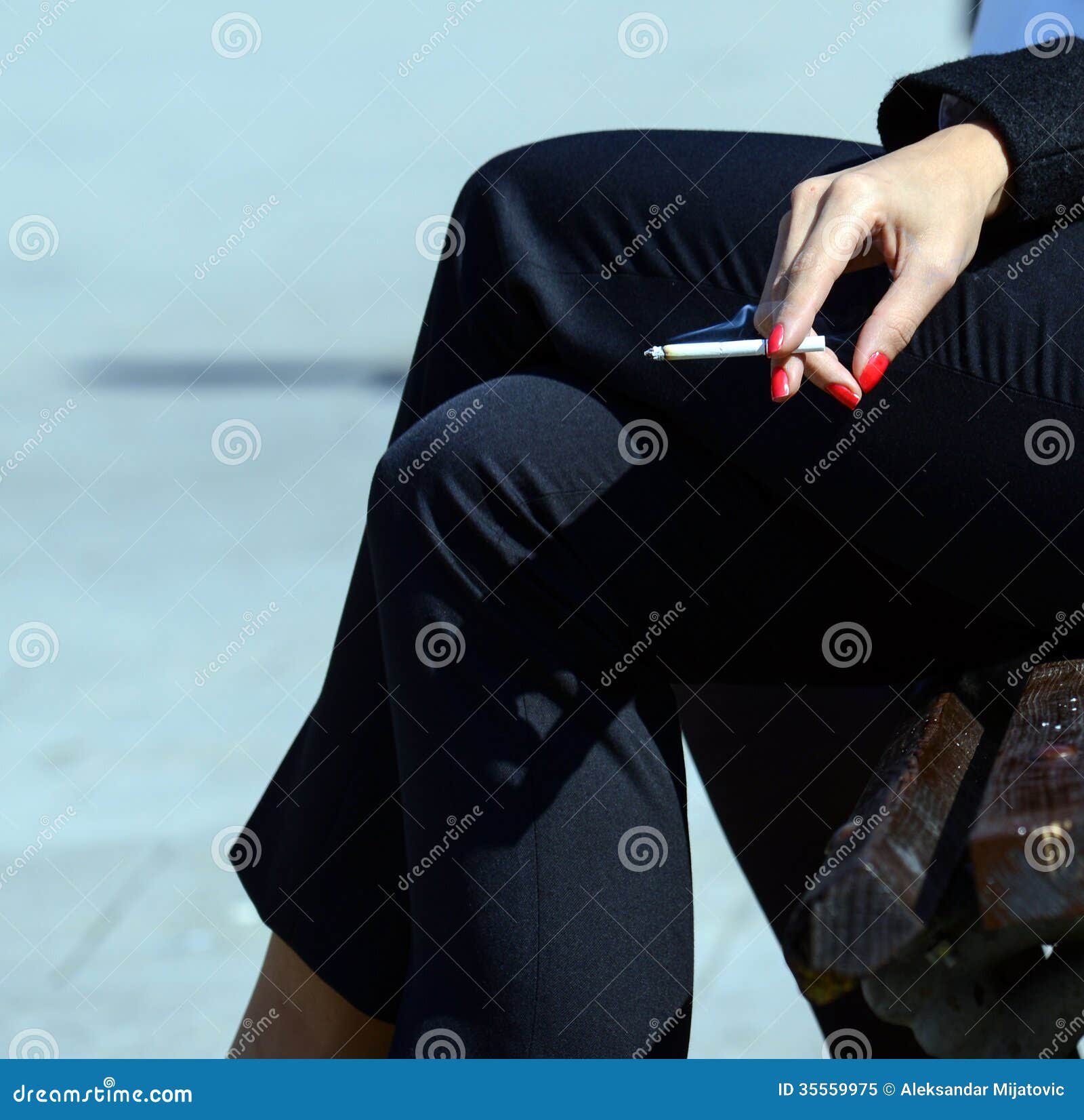 Woman Hand Holding Cigarette Stock Image - Image of human, hold: 35559975