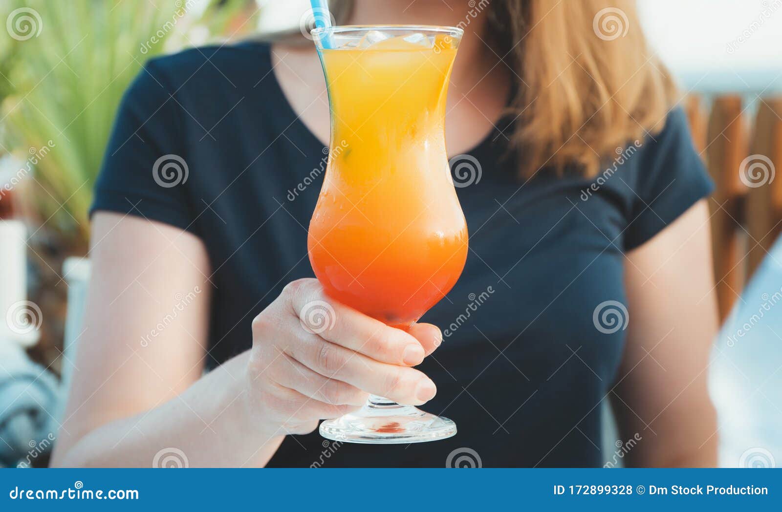 Woman Hand is Holding Cocktail Stock Photo - Image of fresh, cold ...
