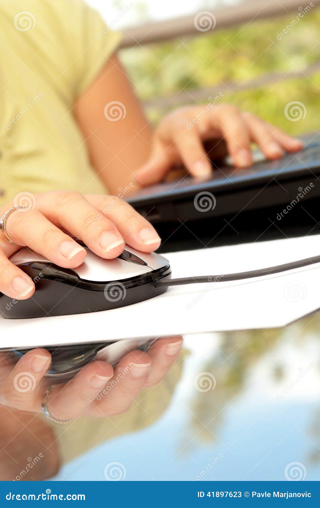 Woman hand holding mouse stock image. Image of secretary - 41897623